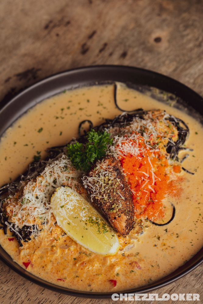 ชวนไปเช็คอิน "BLACKMOON" ROOFTOP BAR ย่านอารีย์ที่มีดวงจันทร์เป็นศูนย์กลาง!